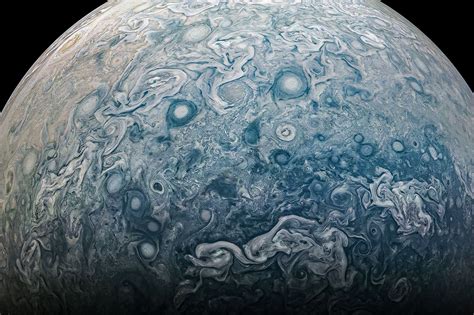 Nasas Juno Mission Reveals Whats Beneath Jupiters Pretty Clouds The New York Times