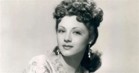 Естер Фернандес зірка золотого віку яка пішла на пенсію у віці 37 років і померла в забутті