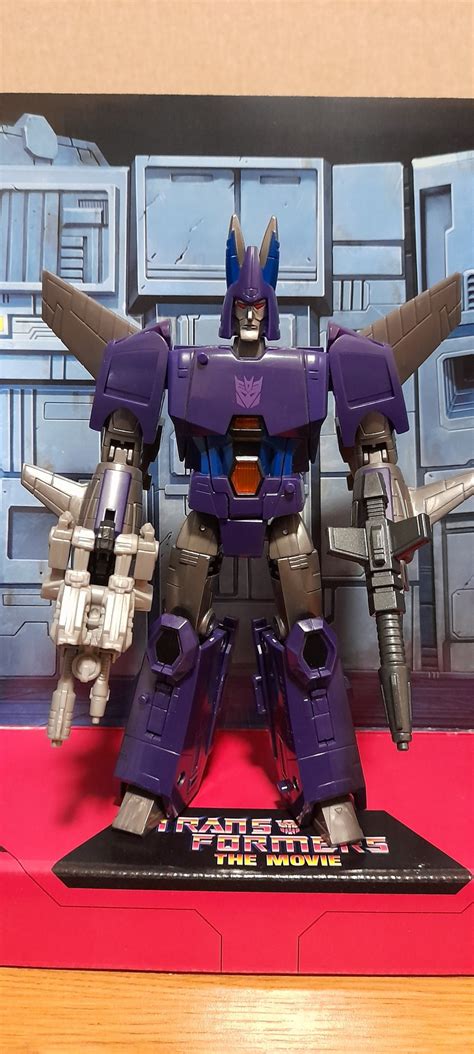 Transformers Generations Selects Cyclonus And Nightstick In Hand