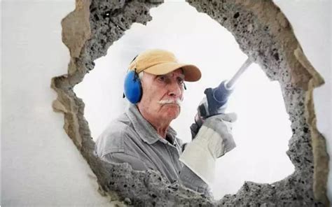 تخریب دیوار بدون دردسر با هوم سرویز ⭐خرده کاری بنایی ساختمان⭐