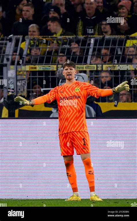 Dortmund Deutschland 13 Dezember Gregor Kobel Borussia Dortmund