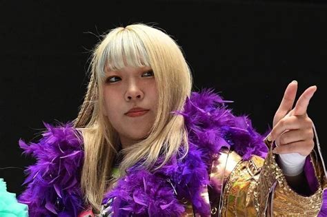Hazuki Momo Azm Slk