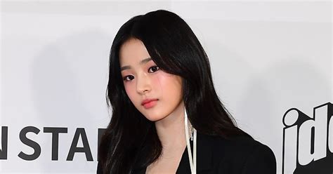 [ten포토] 뉴진스 민지 크롭티로 배꼽 드러내고