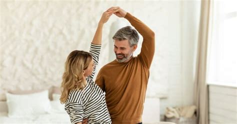50代男性が年下女性に求めるものは？恋愛関係になるコツを解説 Sugardaddyシュガーダディ