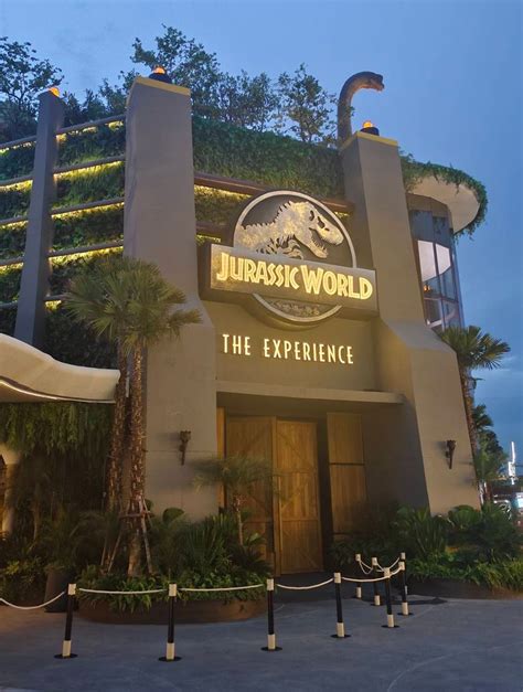 Experience The Jurassic World Theme Park Show A Treat For Dinosaur Lovers