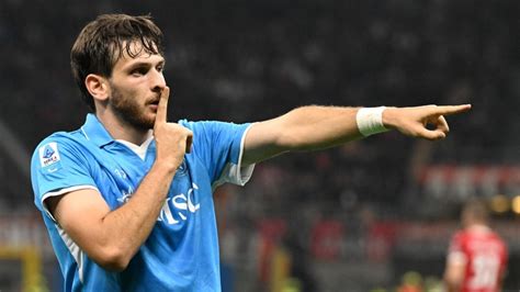 კვარაცხელია და ნაპოლი თითქმის შეთანხმდნენ ახალი კონტრაქტის დეტალები