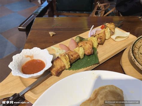 俄式鲟鱼菠萝大串摄影图 西餐美食 餐饮美食 摄影图库 昵图网