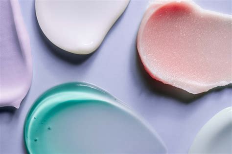 라이트 그린 핑크 블루 그레이 여러 가지 빛깔의 화장품 마스크 물방울 또는 클렌징 폼 견본 얼룩 질감 브러시 스트로크 건강관리와 의술에 대한 스톡 사진 및 기타 이미지