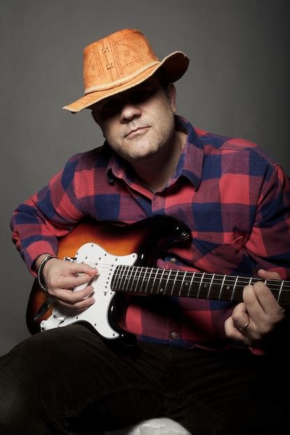 Homem Tocando Cavaquinho Imagens Download Grátis No Freepik