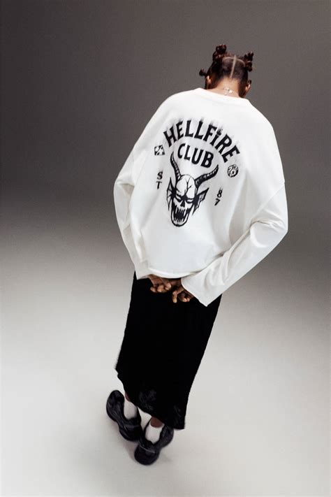 Tričko Stranger Things Hellfire Club Pullandbear Czech Republic