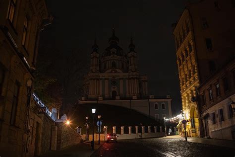 Украин Цахилгаан станцуудын гуравны нэг нь халдлагад өртсөний улмаас нийслэл Киев хотод