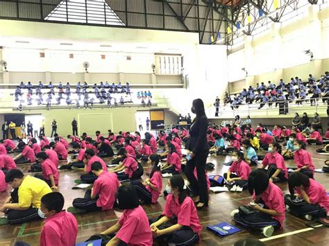 ปารีณา ลงพื้นที่โพธารามสัมมนาให้ความรู้นักเรียน เยาวชน