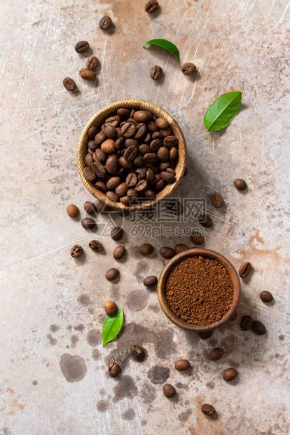 咖啡背景咖啡豆和磨碎的粉末放在石头混凝土桌面上顶视图平躺背高清图片下载 正版图片506351834 摄图网