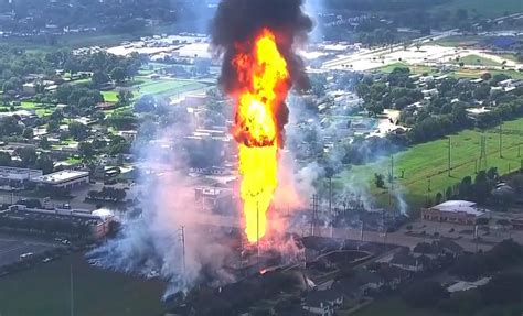 A Pipeline Explosion Sends A Towering Pillar Of Flame Over Houstons Suburbs