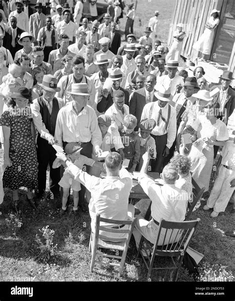 White And African American Sharecroppers Tenant Farmers And Day Wage