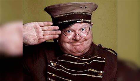 Benny Hill Vie Personnelle Benny Hill En Français Ummlr