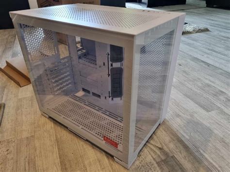 Ku I Te Lian Li O Dynamic Mini Snow Edition