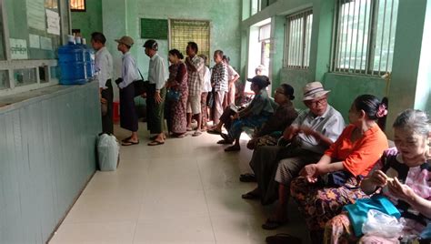 ဒေးဒရဲမြို့နယ် မြန်မာ့စီးပွားရေးဘဏ်မှ အငြိမ်းစားဝန်ထမ်းများ၏ ပင်စင်လစာငွေများ ထုတ်ပေးလျက်ရှိ