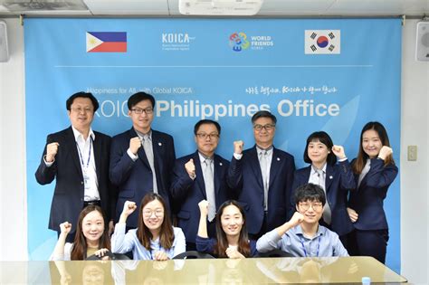 금일 2018년 0221수 당 사무소 대회의실에서 5명의 118119기필 74기 코이카 해외봉사단 현지적응교육 수료식을 진행했습니다 5명의 봉사단원들은 지난