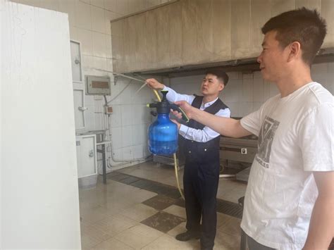 承德分公司双峰寺收费站：齐动手美化站区环境 用行动践行劳模精神 基层动态