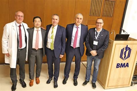 Проф Никола Владов събра светилата на западната и източната хирургия във ВМА Скенер