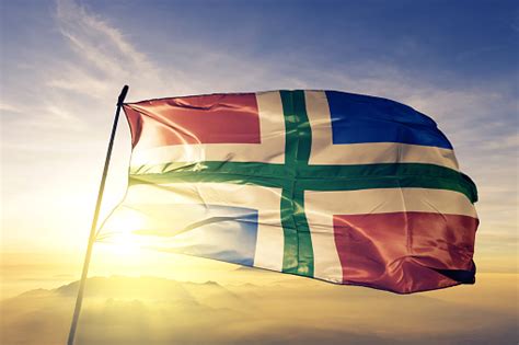 네덜란드 그로 닝 겐 주 플래그 섬유 피복 직물 최고의 일출 안개 안개에 흔들며 흐로닝언 주에 대한 스톡 사진 및 기타 이미지 흐로닝언 주 0명 공단 Istock