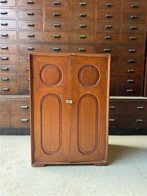 ตู้เซฟโบราณ หลังเกี๊ยะ หน้าลูกฟักกลมสวยคลาสสิก อ โดยร้านโสภาไม้เก่าสุพรรณ อ สองพี่น้อง จ