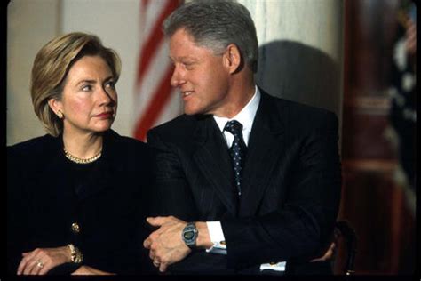 លោកស្រី ហ៊ីល ឡា រី ធ្លាប់ យក សៀវភៅ វាយ ក្បាល លោក ប៊ី ល គ្លី ន តុ ន ព្រោះ រឿង លួច មាន ស្រី