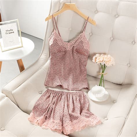 Badu Bg Комплект сатенени пижами Дамско нощно облекло Секси горнище с презрамки и къси панталони