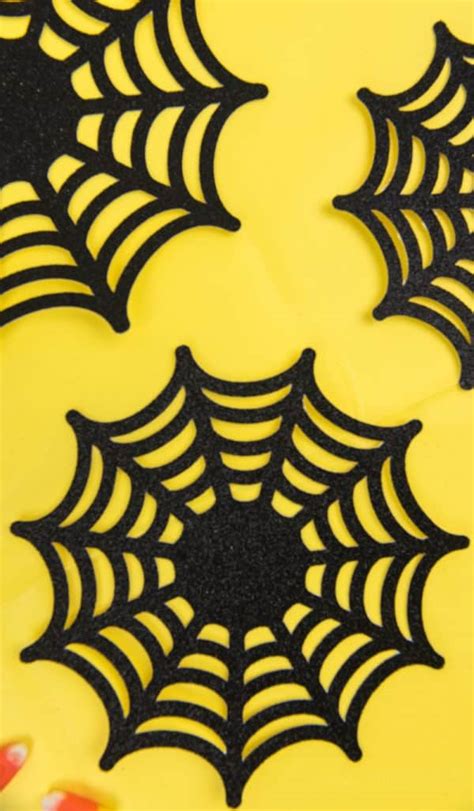 15 Minute Paper Spider Webs DIY