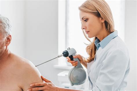 Why Dermatologists Use Liquid Nitrogen To Remove Spots Enrich Clinic