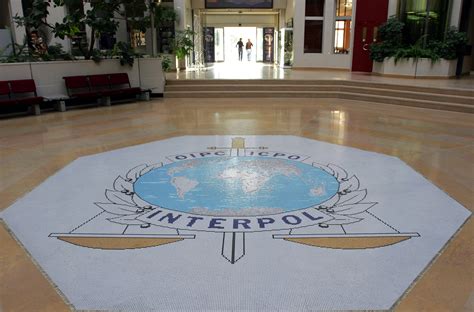 El Enigmático Intercambio De Emojis Y Fotos Entre El Ex Presidente De Interpol Y Su Esposa Antes