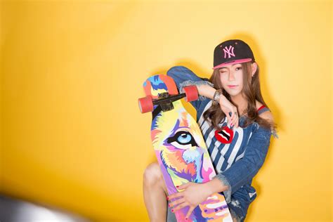 动漫滑板少女壁纸 动漫滑板少女 伤感说说吧