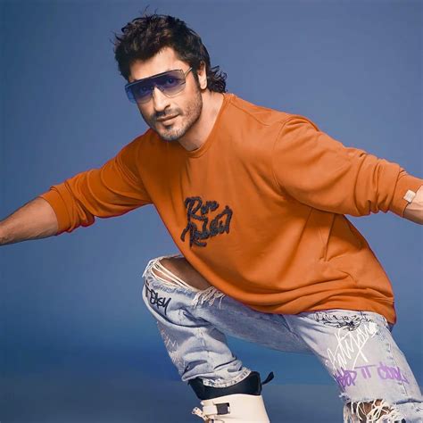 Vidyut Jammwal Giving Us The Much Needed Motivational Goal On The