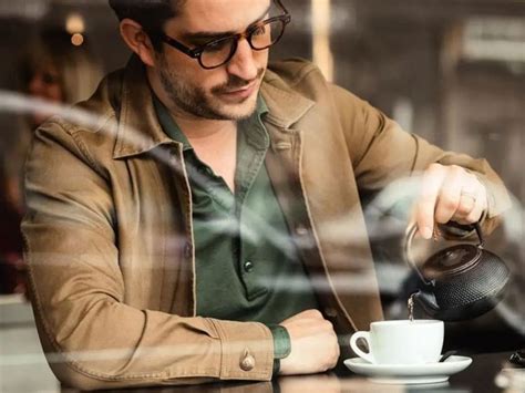 ژست عکاسی در کافه