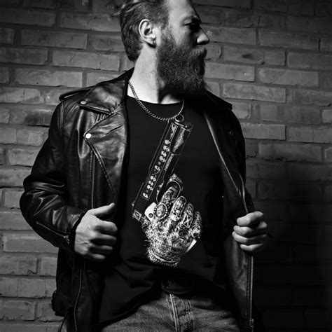 Футболка чоловіча з принтом Пістолет чорна