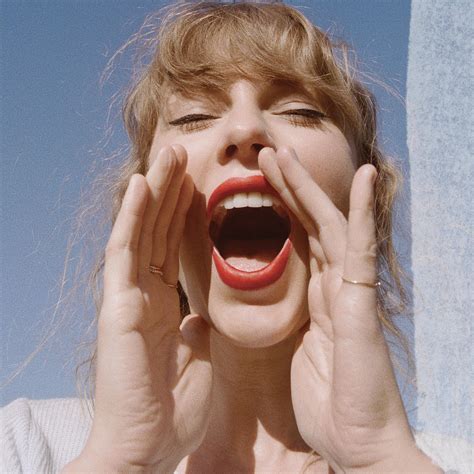 Shocked Taylor Swift Mouth Wide Open Sexy Bright Red Lipstick Celeblr