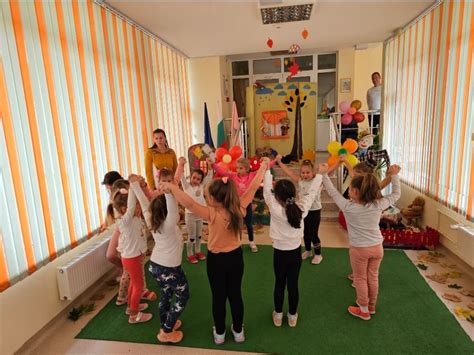 Здравей детска градина празник за откриването на новата учебна година ДГ 1 Здравец Казанлък