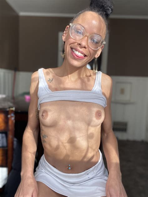 H Its Smiley Shesfreaky