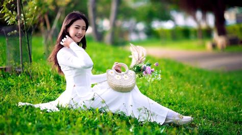 Картинки красива дівчина сексуальна дівчина дівчина позує красуня погляд няшка гламур