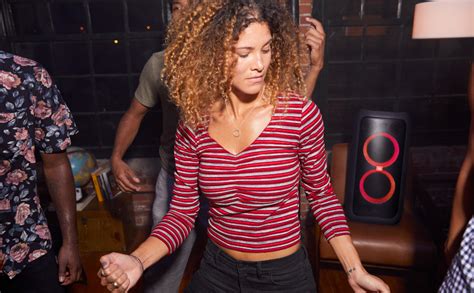 Jbl Partybox Speaker Pesta Bluetooth Portabel Dengan Efek Cahaya