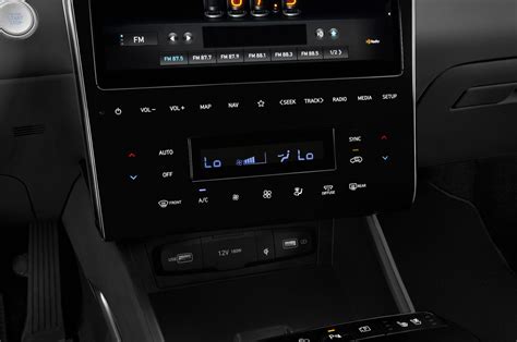 2022 Tucson Plug In Hybrid Hyundai Photos And Videos Motortrend