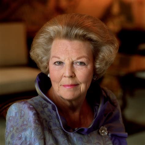 Marie Poutine's Jewels & Royals: Goodbye Queen Bea!