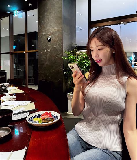 진달래 아나운서 정신없이 지내다보니 한달만에 업로드🥺🌸 일도 열심히하고 맛있는 것도 먹으면서 잘지내고있어요