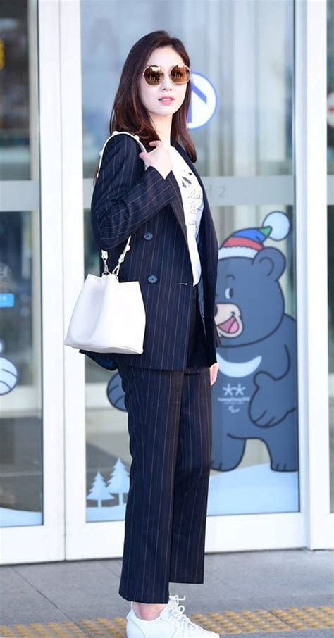 패션엔 그 옷 어디꺼 서지혜 하와이 출국길 시크한 스트라이프 수트 패션 어디꺼