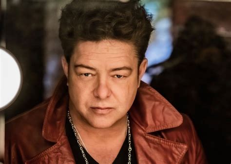 Éric Lapointe Prend La Pose Avec Ses Fans Et ça Fait Beaucoup Jaser