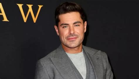 Zac Efron Surprises Fans With Rare Appearance At Nfl Game