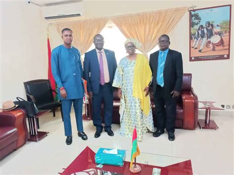 Sem Passida Pascal Gouba Reçoit S E M Lambassadeur Du Nigeria Au