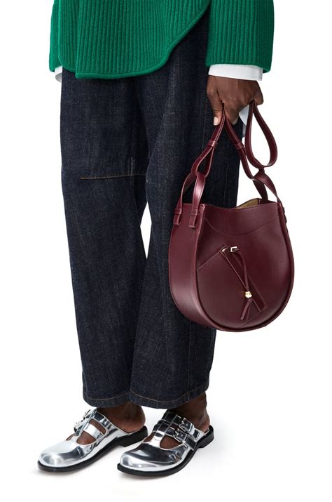 해먹 슬라이스 백 샤이니 카프스킨 다크 버건디 로에베