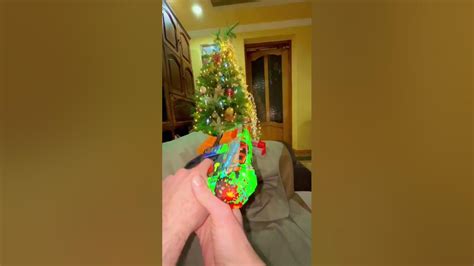 გავარტყით ნაძვისხეს ბურთში Youtube